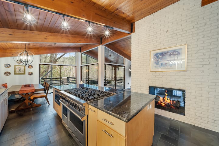 3br Home W/ Game Room, Fireplace & Covered Deck - Blowing Rock, NC