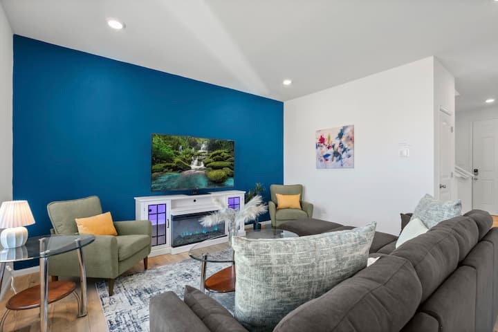 Pelican Landing | Modern 3bd In Lakes At Centerra - Loveland, CO