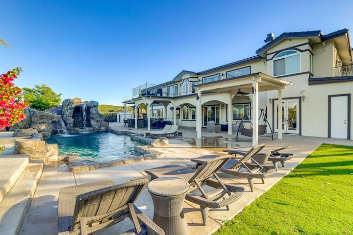Expansive Riverside Mansion! Luxe, Family Friendly - Riverside, CA