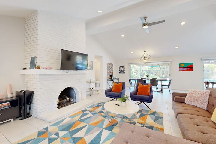 Remodeled 4br Mountainview Dog Friendly | Pool - Palm Springs, CA