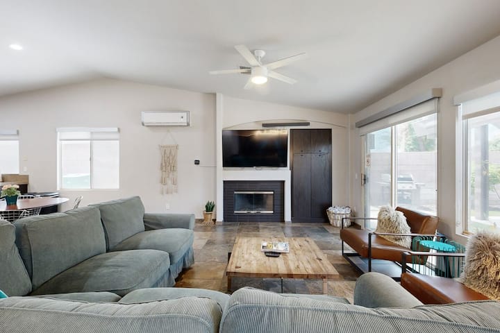 Luxe 4br Mountainview Dog Friendly | Pool - La Quinta, CA