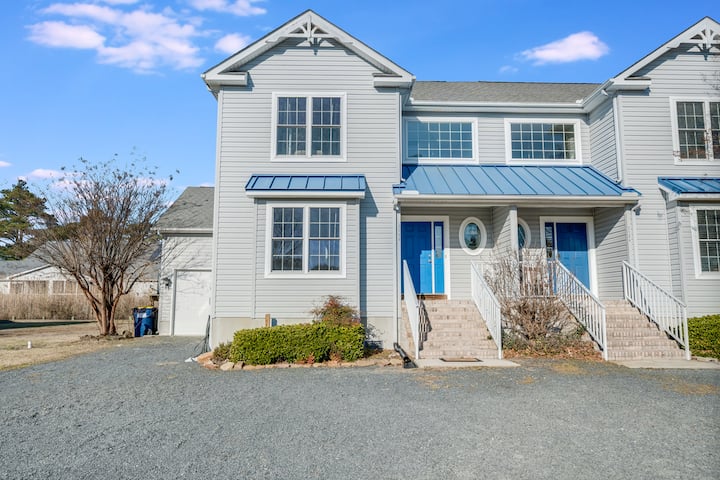 Bonneau's Beach House By Seaside Vacations & Sales - Chincoteague, VA