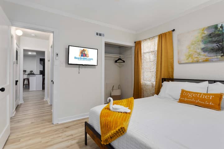 4br House W/ Bbq Grill, Game Room & 6 Tvs! - Overland Park, KS