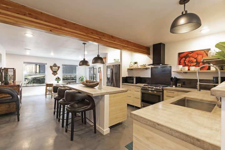 The Elevation Haus- Modern Rattlesnake Abode - Missoula, MT