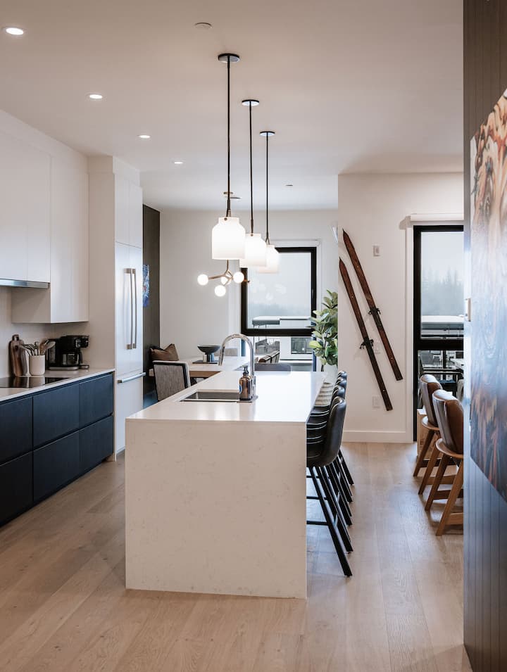 Four Peaks Penthouse - Revelstoke