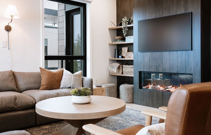 Four Peaks Penthouse - Revelstoke