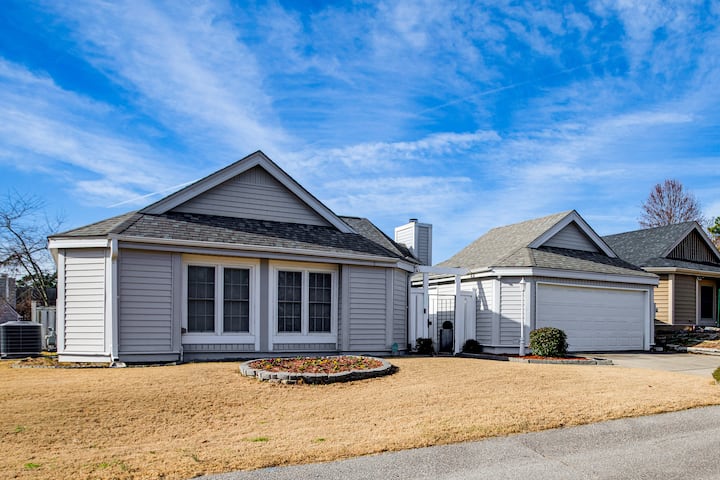 Private Yard & Gym: Classic Columbia Home - Elgin, SC