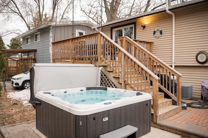 Hot Tub Near Downtown Lake Geneva! - Lake Geneva