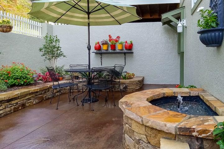 Walk To Main Street: Saluda Escape W/ Garden Patio - Saluda, NC