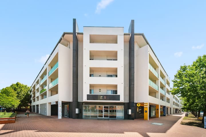 Bright 1-bed Apartment In Greenway - Canberra