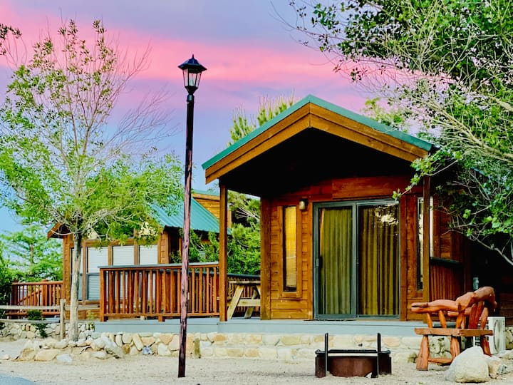 Tiny Log Cabin, Boulder Creek Rv Resort On Hwy 395 - Lone Pine, CA