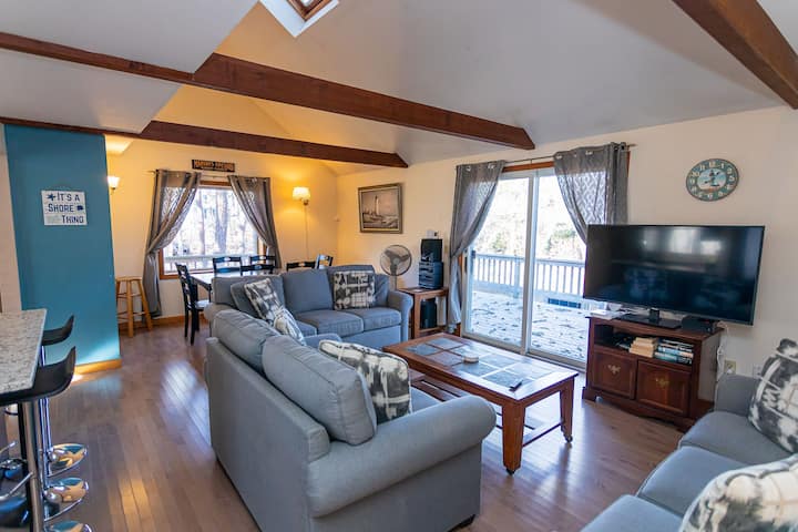 Wooded Vineyard Retreat Near Beaches & Town - Oak Bluffs, MA
