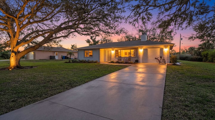 Baycrest Bungalow | Walk To Beaches & Shops On Ven - Venice, FL