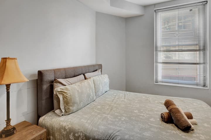 Downtown 1br • Harbor & Stadiums • Secure Parking - Baltimore, MD