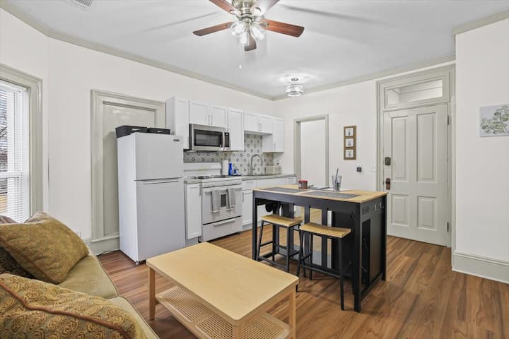 New! - One Bedroom Loft Near Downtown - 2w - Bloomington