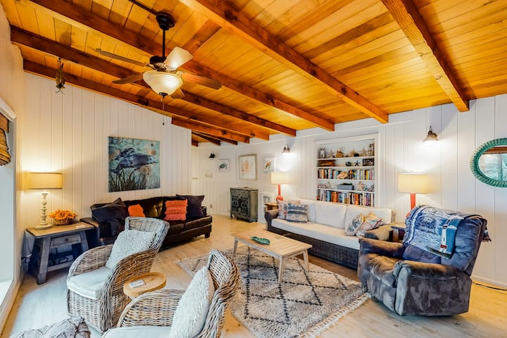 Large 2br Oceanview | Deck | Garage Parking | W/d - Newport, OR