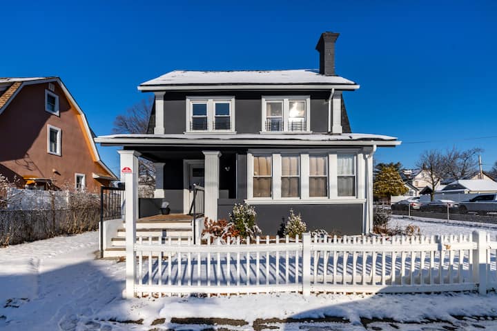 Spacious 5br Home Near Nyc & Jfk | Sleeps 12 | W/d - Freeport, NY