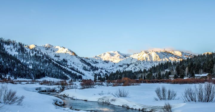 1 Mile To Palisades * Dog Friendly * Pool Table - Tahoe City, CA