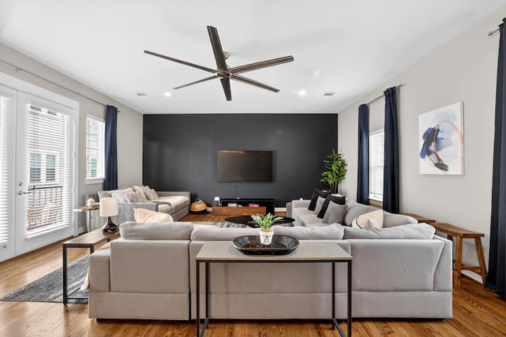 Heights Home Nr Dt, Washington | Monitor Xbox Desk - Houston, TX