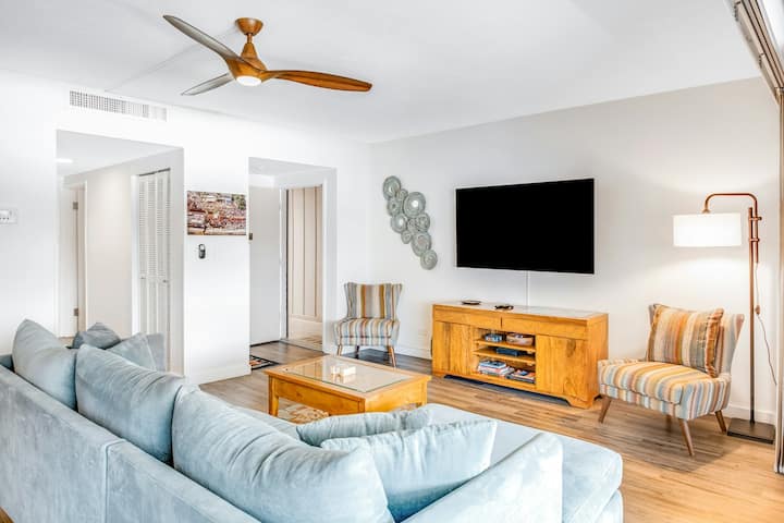 Modern 2br 3rd-floor | Balcony | Pool - Kailua-Kona, HI