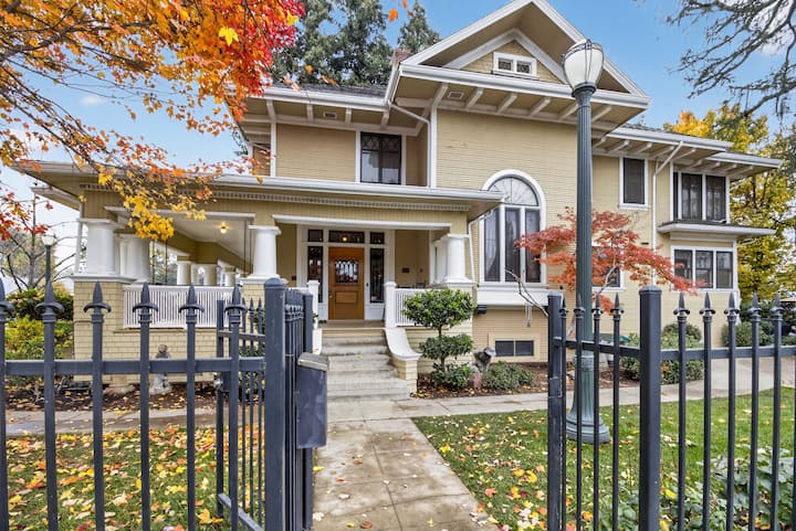 New! The Spalding House Comfort In Visalia - Visalia, CA