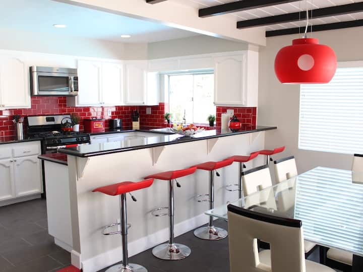 Funtierland + Mickey's House + Walk To Disneyland + Pool/hot Tub + Pet Friendly - Stanton, CA