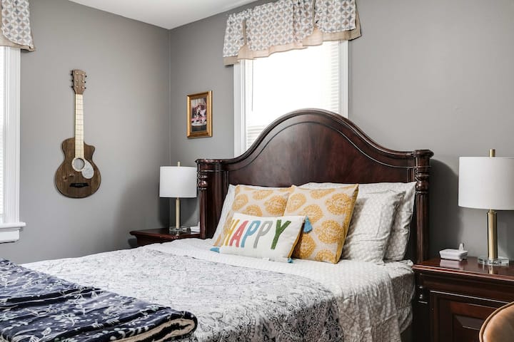 The Cozy Bungalow: Free Parking W/fully Fenced Yar - Richmond, VA