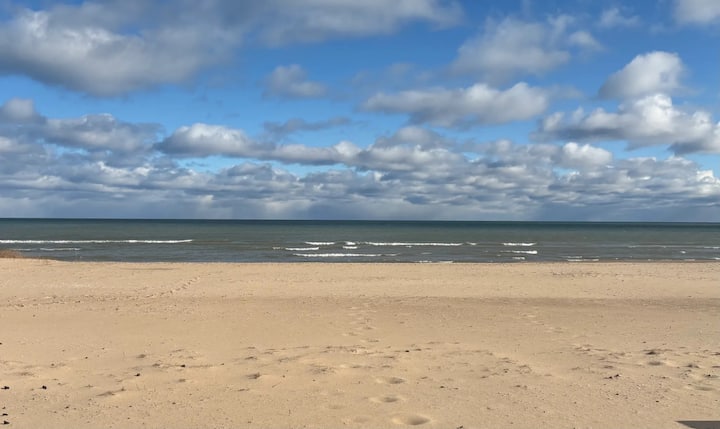 Lake Huron Getaway W/ Sun Porch & Beach Fun! - Oscoda, MI