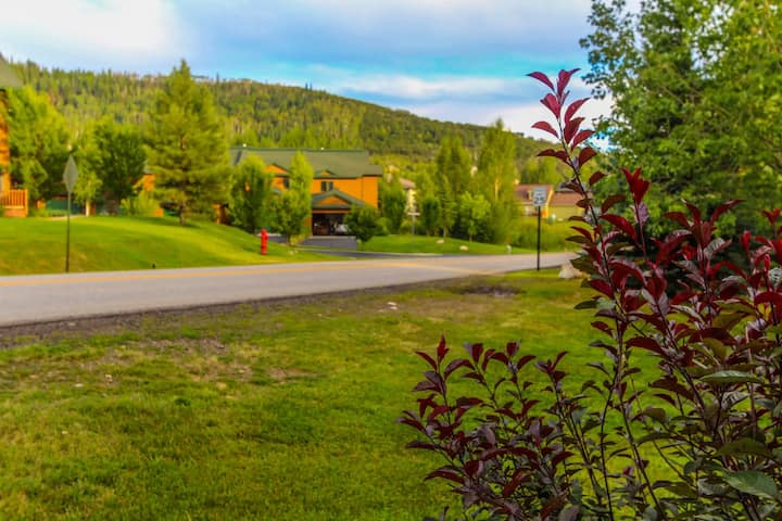 1-bed Loft Condo W/ Full Kitchen + Hot Tub Access - Steamboat Springs