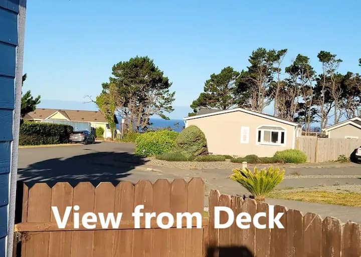 Stroll To The Beach! Warm Up In The Hot Tub - Brookings, OR