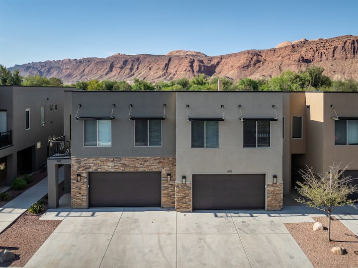 Entrada 631 & 635 | Pet Friendly I Pool & Hot Tub - Moab, UT