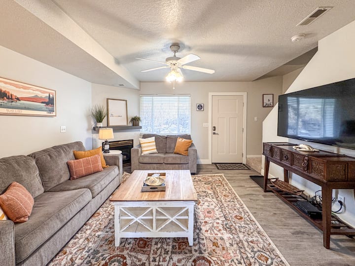 Updated Two-bedroom Lake View Condo 930 #4 - Garden City, UT