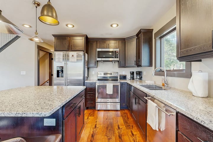 Spacious And Modern 3br Retreat | Near Rmnp - Estes Park, CO