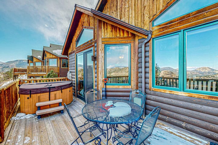 Tranquil 2br Condo | Private Hot Tub & Great Views - Estes Park, CO