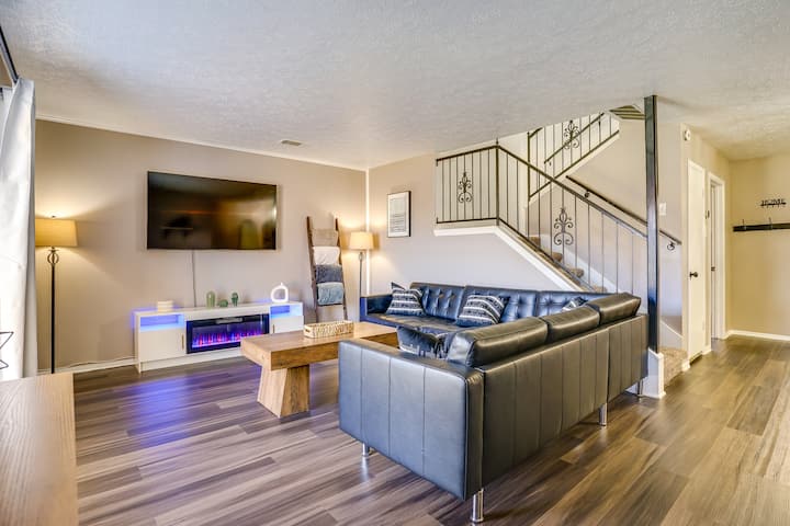 Modern Comfort Townhome - Grand Prairie, TX