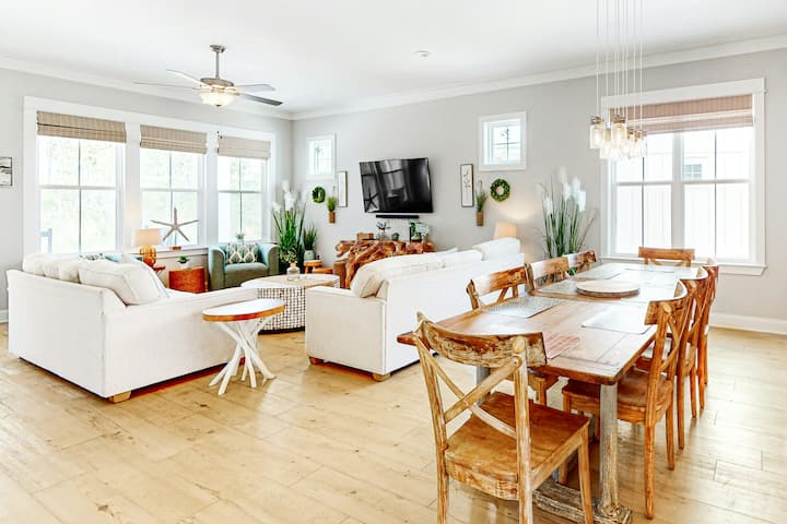Upscale Beachside Dog-friendly Home Near The Beach - Orange Beach, AL
