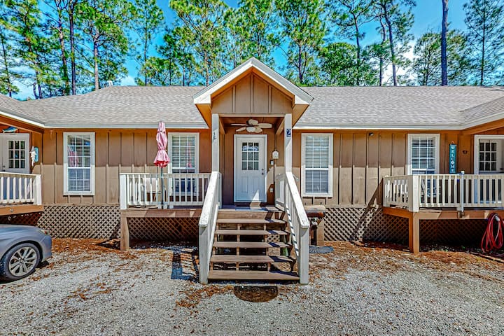 Perfectly Located Condo With Beach Access - Deck, - Dauphin Island, AL