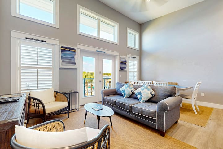 Soundside Lofts 107 - Amazing Bay-front Townhome - - Fort Walton Beach, FL