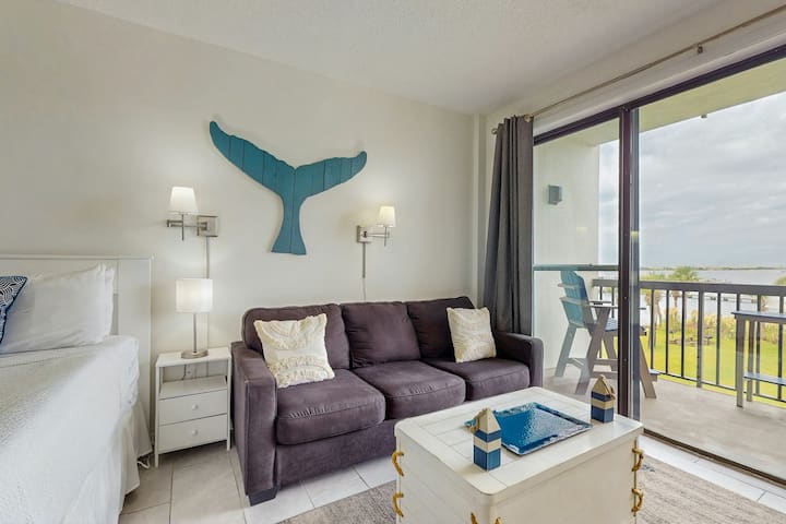 Cozy, Waterfront Studio Condo With Pool, Dock & Be - Fort Walton Beach, FL