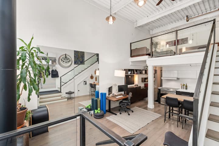Industrial Loft | Work-ready + Parking & Laundry - Vancouver