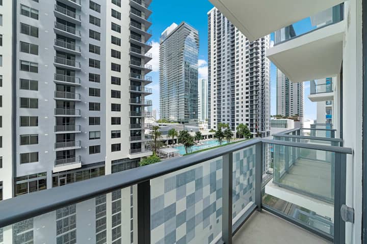 Miami Highline- Sauna, Heated Pool, Cabanas - Miami, FL
