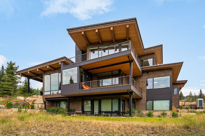 Luxury Big Sky Home | Hot Tub & Lone Peak Views! - Big Sky, MT