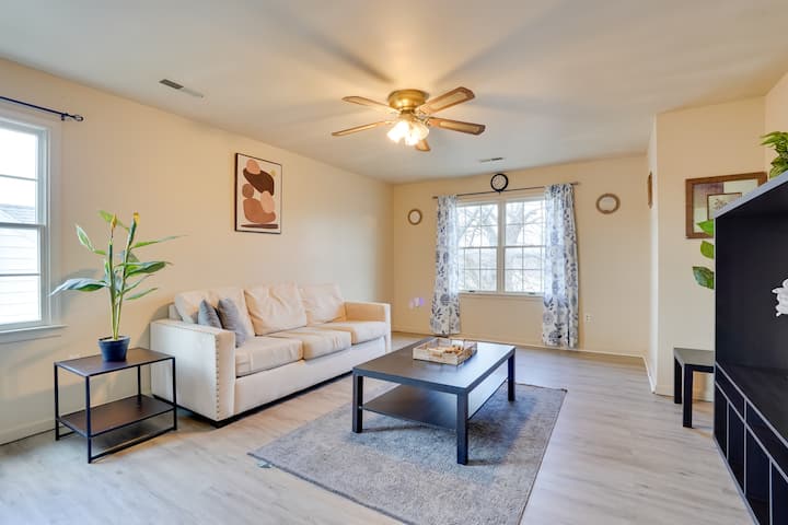 Walk To Fairgrounds! Hagerstown Townhome W/ Deck - Hagerstown, MD