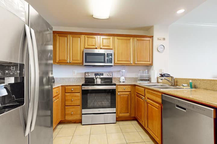 Lakefront 1br Condo With Amazing Views & Pool - Lake Buena Vista, FL
