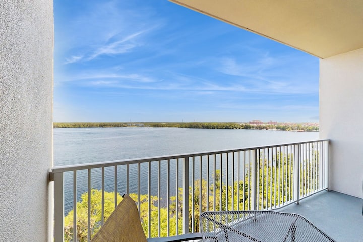 1 Br Condo With Lakefront Balcony & Heated Pool - Aquatica Orlando, Kissimmee