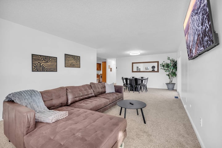 Sparks House: 3br, Garage / Sleeps 8 - Sparks, NV