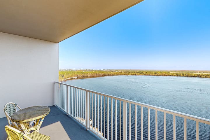 2br Lakefront Condo With Views & Pool - Orlando, FL