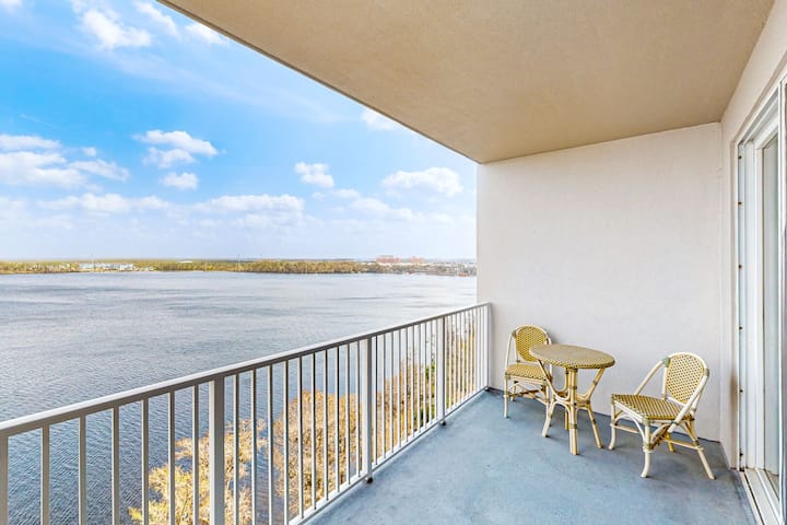 1br Lakefront Condo With Balcony & Pool - Orlando