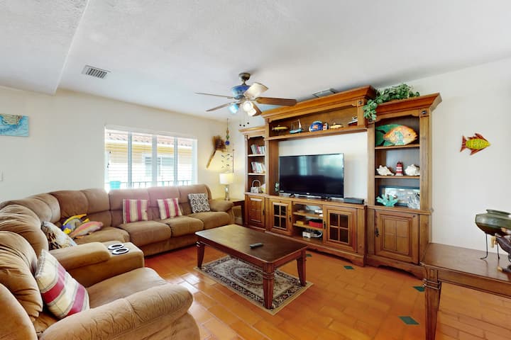 3br Bayview | Pool | Dock | Balcony | W/d - Key Colony Beach, FL