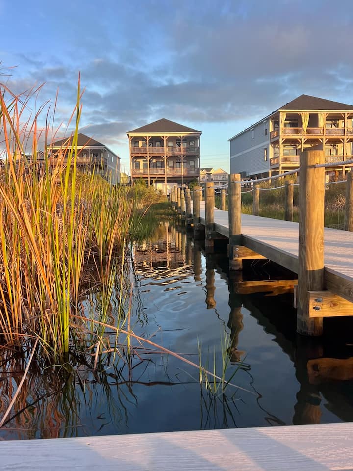 Surf City Sunsets: Private Dock Sound Retreat - Surf City, NC